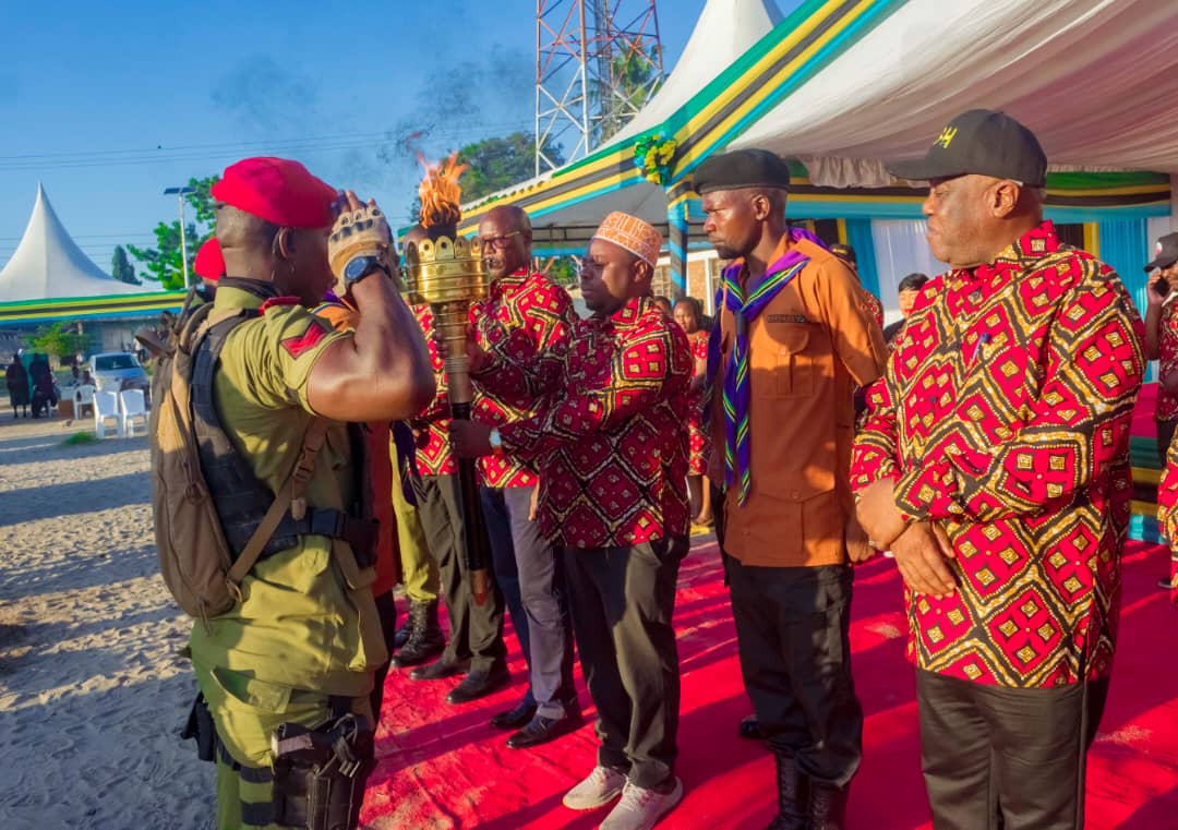 RC CHALAMILA AKABIDHI MWENGE WA UHURU KUSINI PEMBA - LAJIJI MEDIA