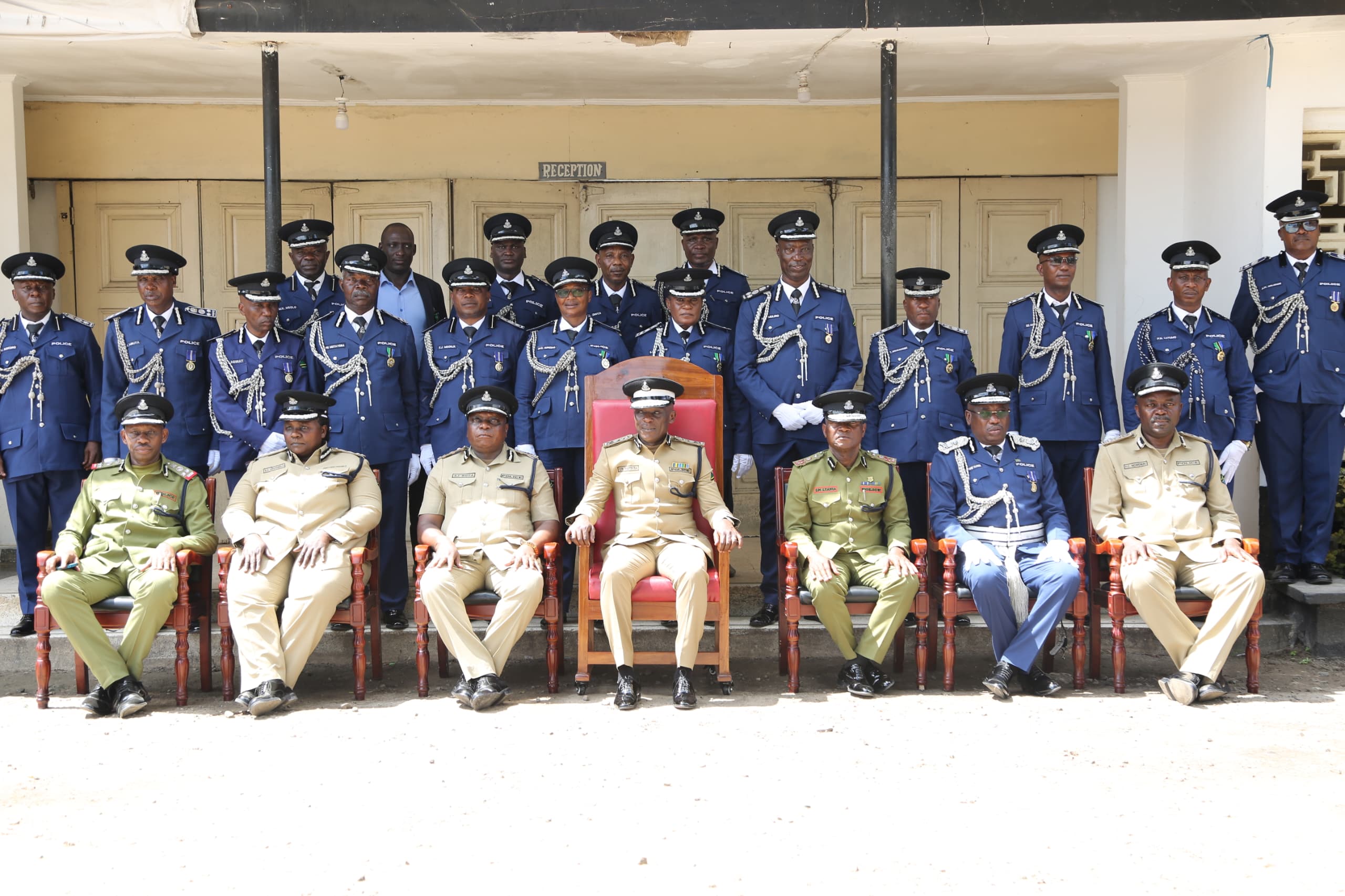 IGP WAMBURA AWAVISHA NISHANI POLISI 27 WA VYEO MBALIMBALI DAR - LAJIJI ...