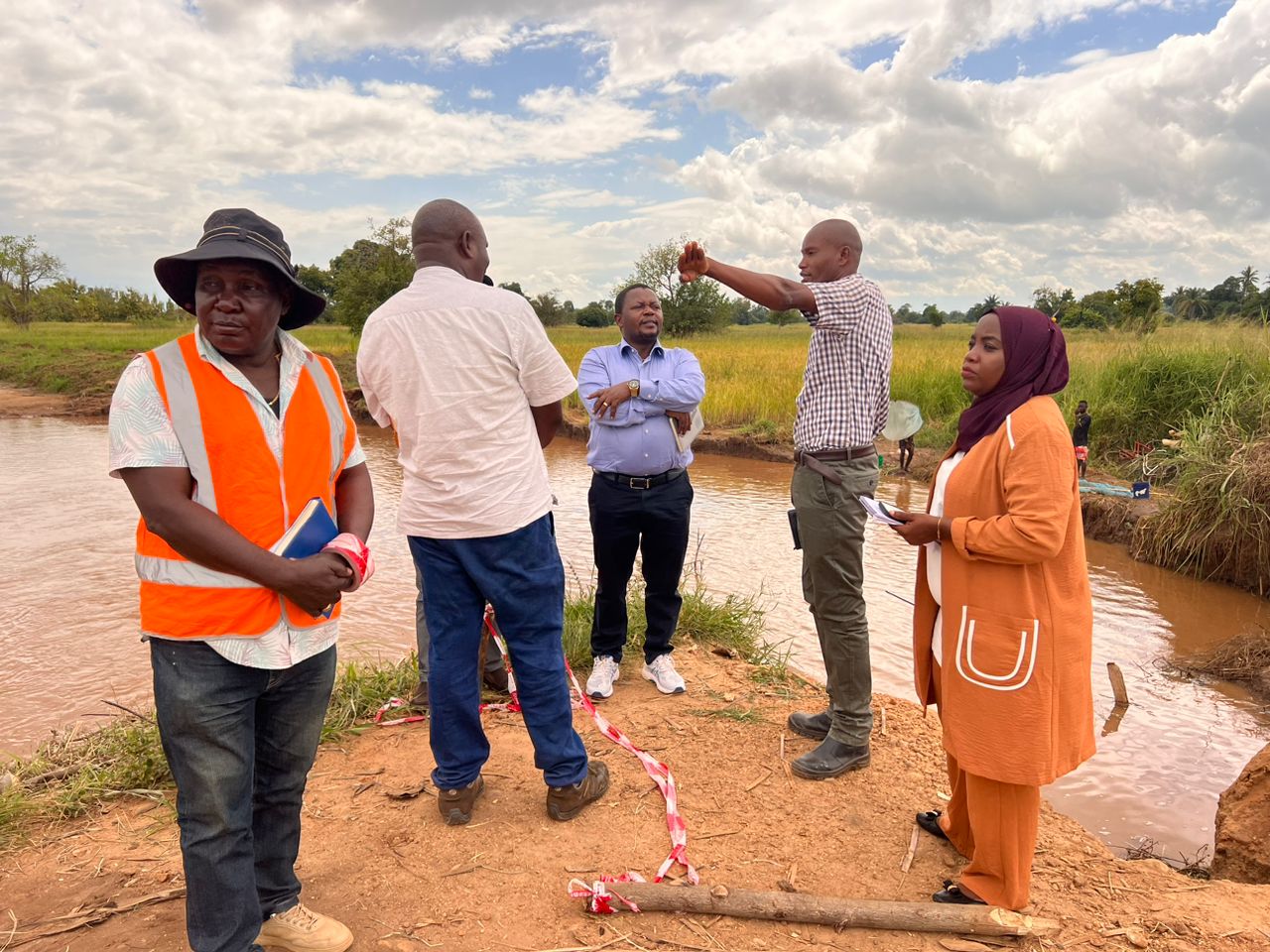 TARURA YAANZA KUREJESHA MIUNDOMBINU YA BARABARA ILIYOHARIBIWA NA MVUA ...