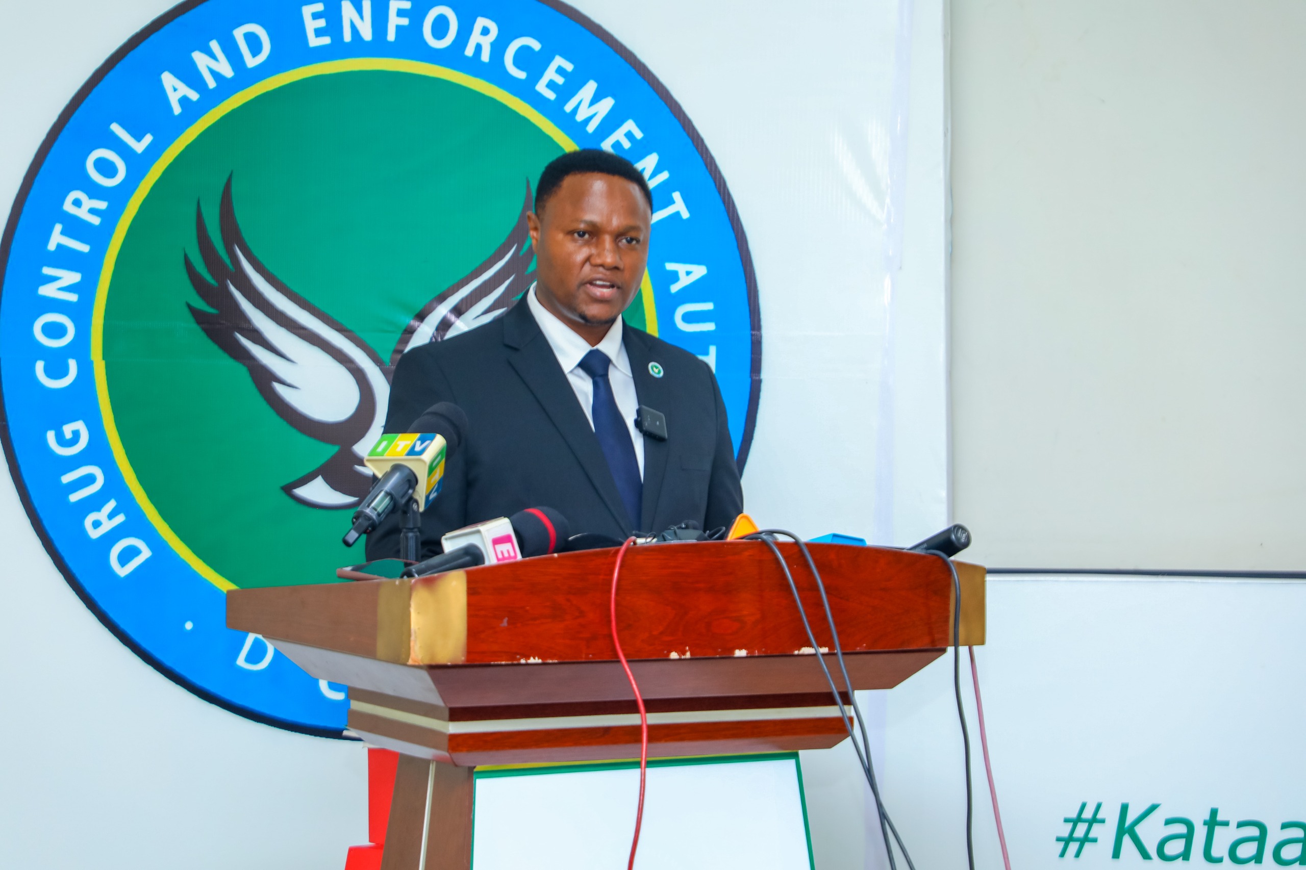 ANASWA AKITENGENEZA DAWA FEKI ZA KULEVYA - LAJIJI MEDIA