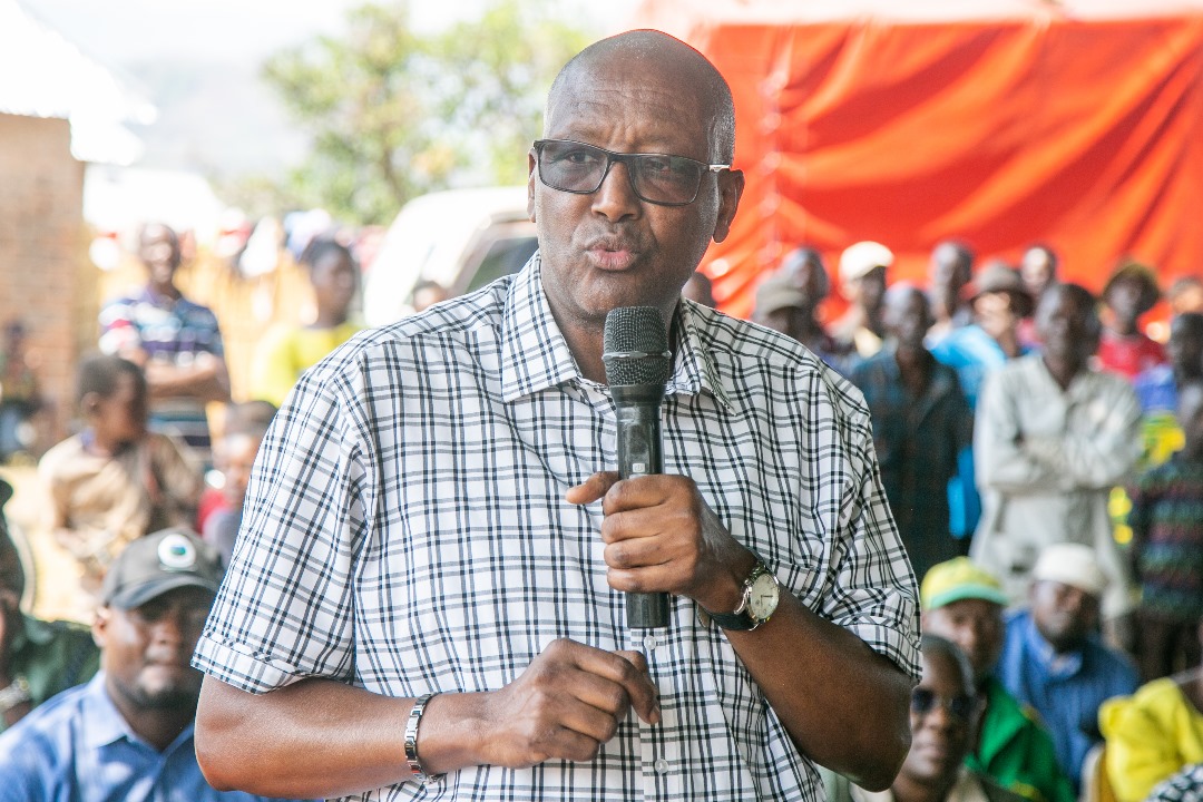 DK. KIRUSWA AWATAKA WANANCHI RUKWA KUOMBA LESENI ZA UCHIMBAJI MDOGO WA ...