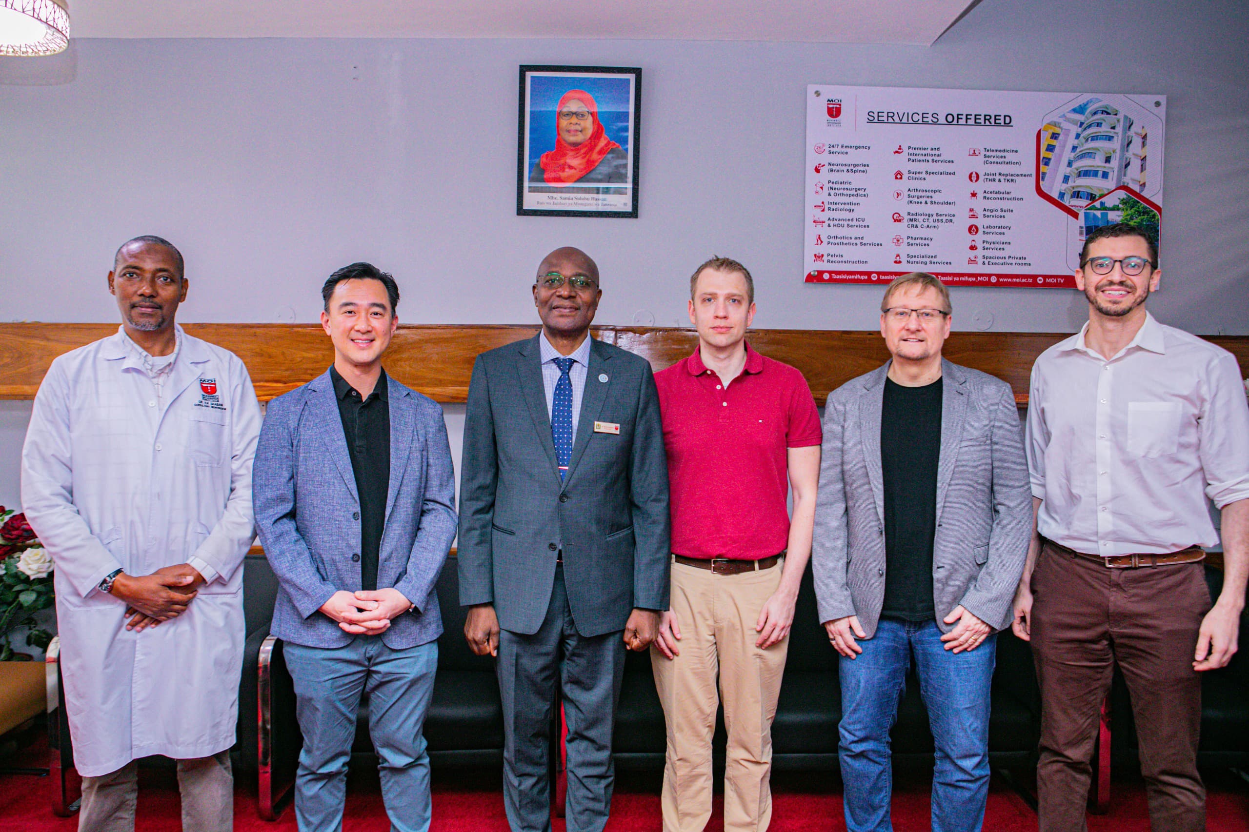 WAGONJWA 12 KUFANYIWA UPASUAJI WA MGONGO KWA KUTUMIA MATUNDU MADOGO ...