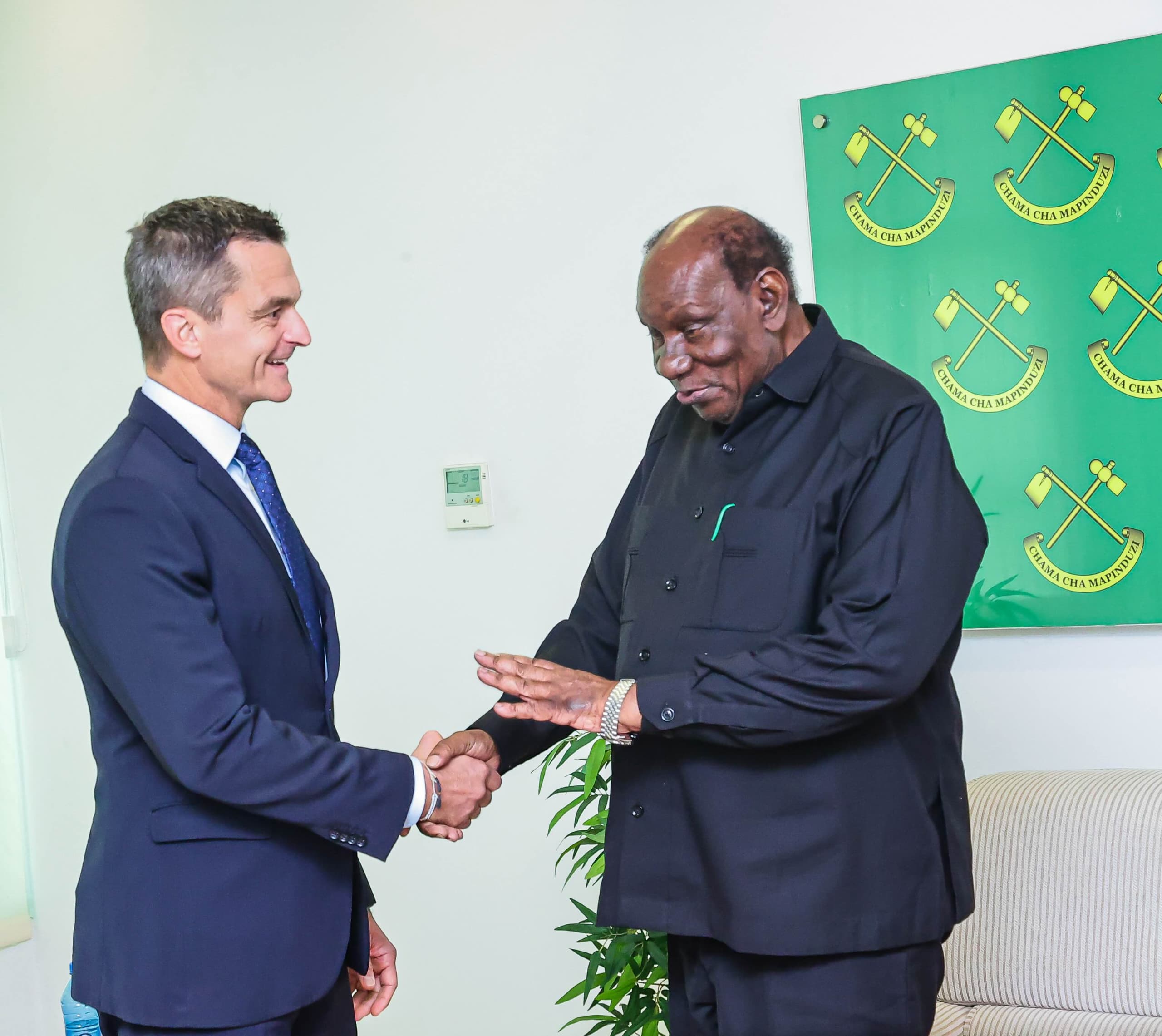 WASIRA AIHAKIKISHIA MAREKANI UCHAGUZI KUWA HURU NA HAKI - LAJIJI MEDIA